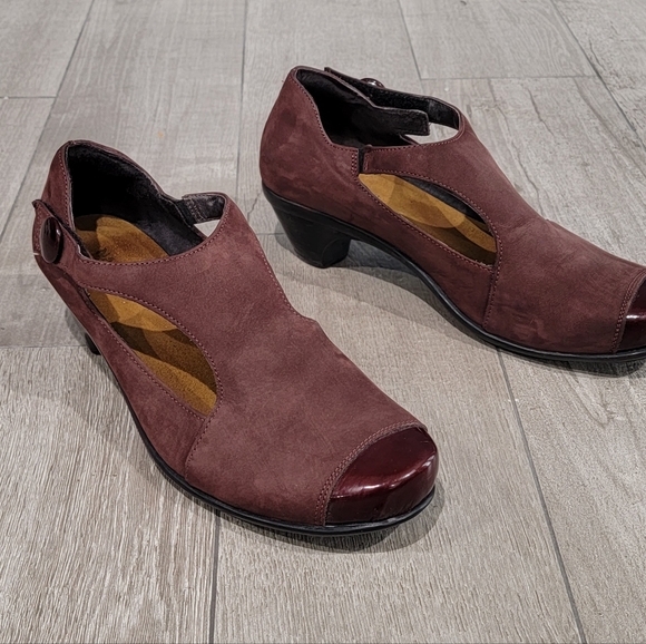 Naot | Shoes | Naot Radical Brown Nubuck Patent Leather Cap Toe T Strap ...